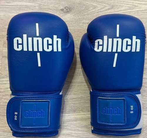 Боксерские перчатки clinch 8 oz