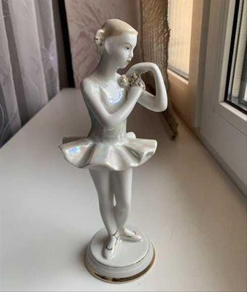 Фарфоровая статуэтка балерина