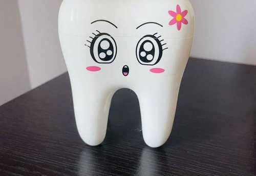 Подставка под зубные щетки в форме зуба