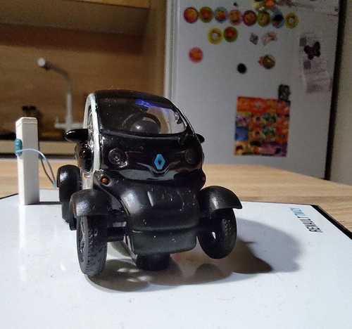 Renault twizy 1/43 дилерская модель