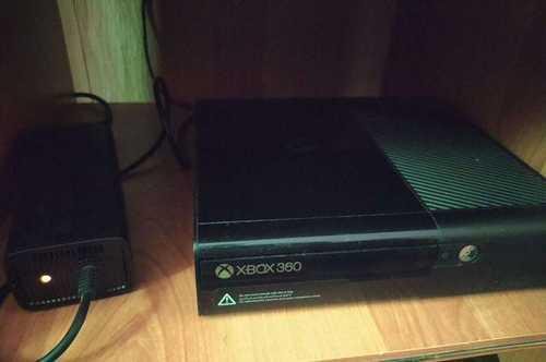 Xbox 360е 500gb + беспроводной джойстик+3 игры