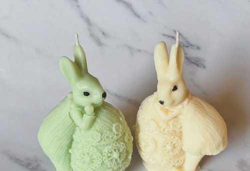 Пасхальный кролик, свечи на пасху яйцо и кролик