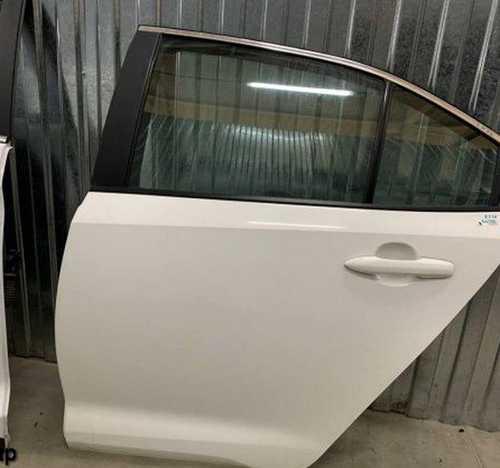 Toyota Corolla Дверь задняя