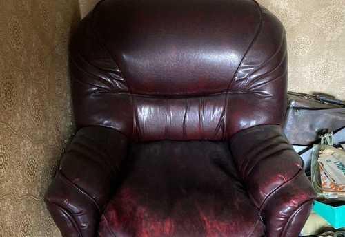 Кожаное кресло и диван бу