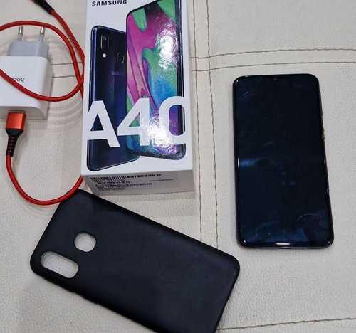 Samsung Galaxy A40, 4/64 ГБ