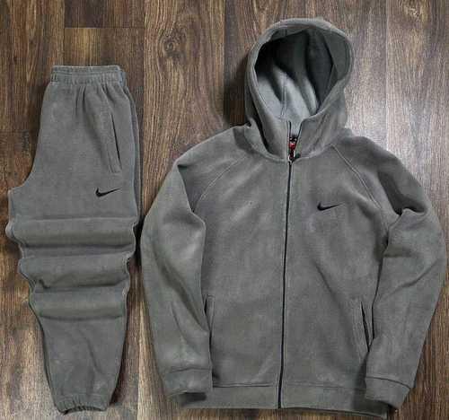 Флисовый костюм с вышивкой Nike