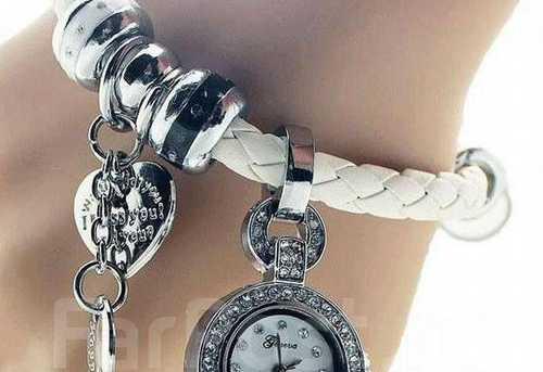 Часы-подвеска с браслетом белые