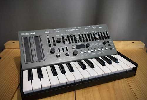 Roland SH-01a + keyboard unit K-25