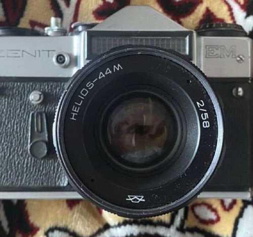 Плёночный фотоаппарат zenit EM