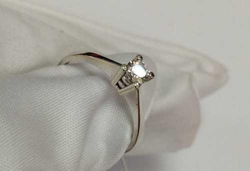 Золотое кольцо 17,5р с бриллиантом(50300)