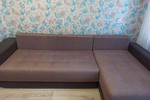 Угловой диван с атоманкой