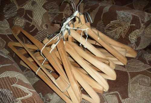 12 деревянных вешалок плечики из СССР