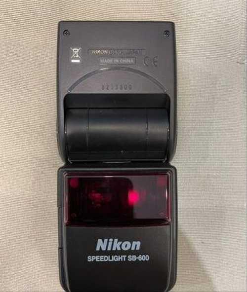 Вспышка Nikon SB-600