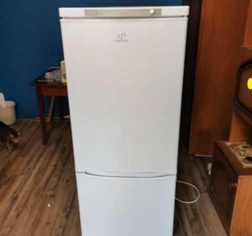 Холодильник indesit SB 15040