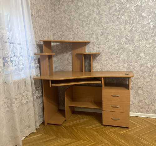 Стол письменный, комппьюторный