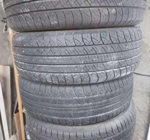 Aplus A909 215/60 R17