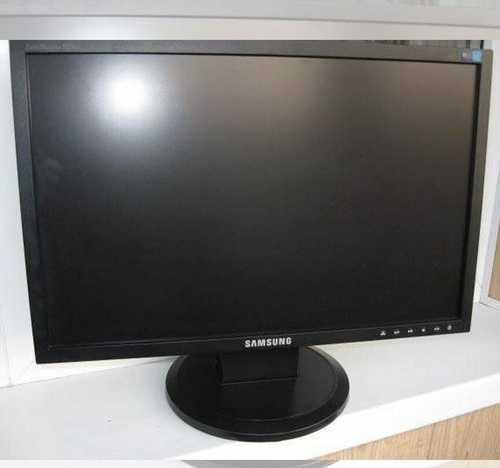 19" LCD монитор Samsung 923NW