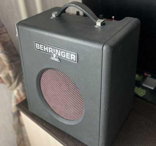 Басовый Комбоусилитель Behringer BX108