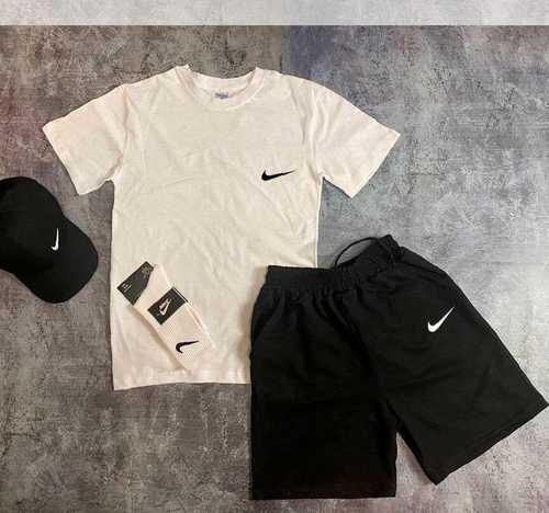 Футболка и шорты Nike 4 в 1