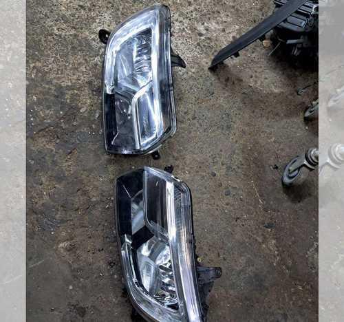 Renault logan 2 фары 2шт