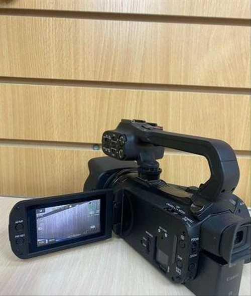 Видеокамера. Canon XA40