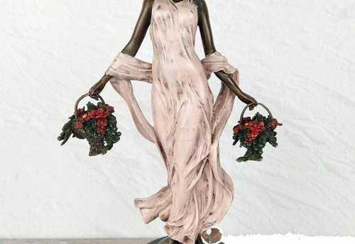 Бронзовая статуэтка "Девушка с корзинами цветов"