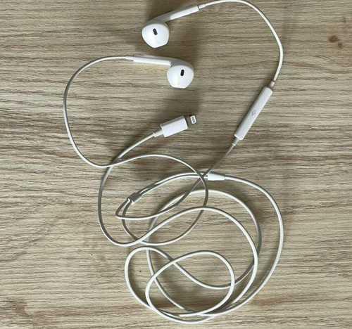 Наушники earpods lightning проводные