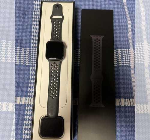 Apple Watch Series 4 Nike  40 MM Space Gray