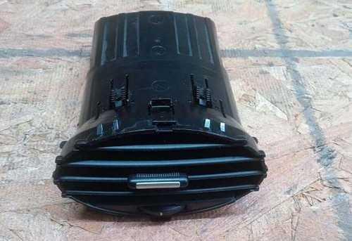Дефлектор воздушный в торпедо Ford Focus 2 1.6