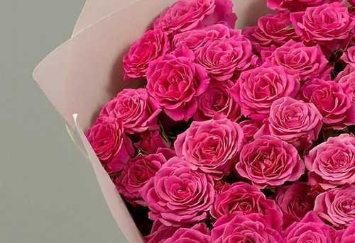 Букет из ярко-розовых кустовых роз (39 шт.)