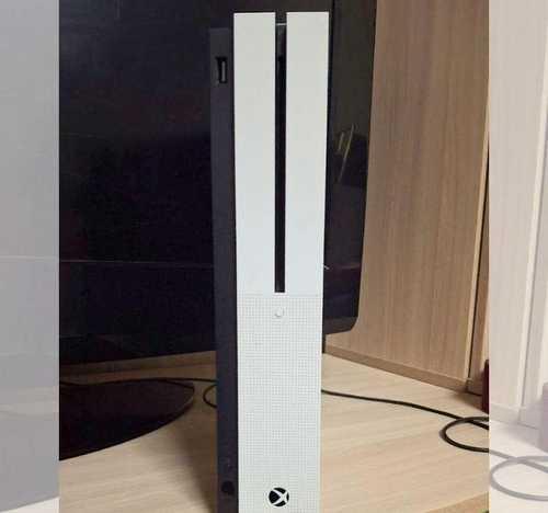 Xbox one s 1tb с играми