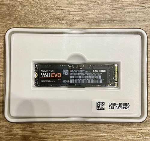 SSD M.2 накопитель Samsung 960 EVO, 250GB