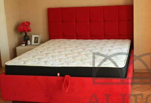 Красная двуспальная кровать, мягкая