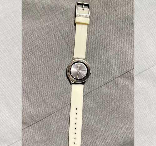 Наручные часы Swatch и dkny
