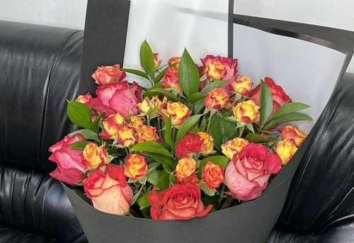 Стильный букет из роз и кустовых роз цветы букеты