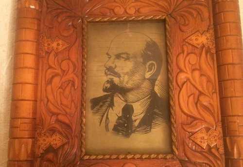 Портрет Ленина на металле в резной раме под стекло