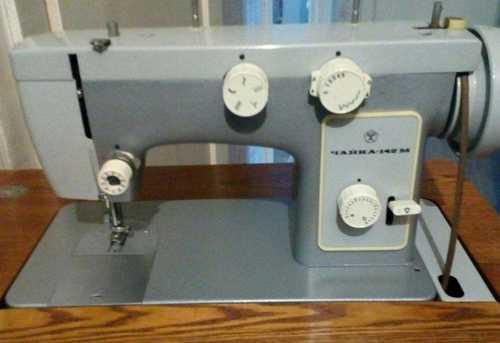 Швейная машинка Чайка 142м