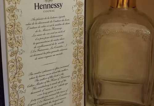 Бутылка Hennesi в футляре