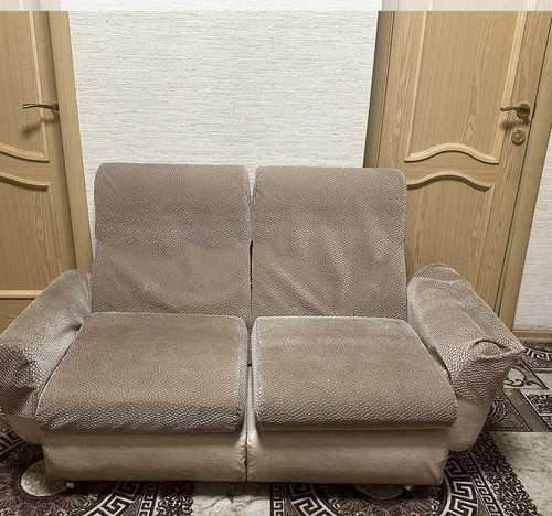 Кожаный диван