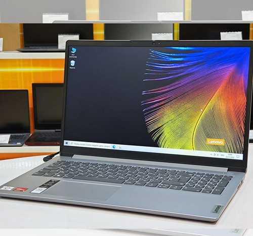 Витринный Lenovo 15.6" HD AMD 7120U 8Gb 256Gb