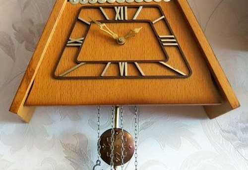 Настенные часы с кукушкой Маяк-Шалаш (СССР)