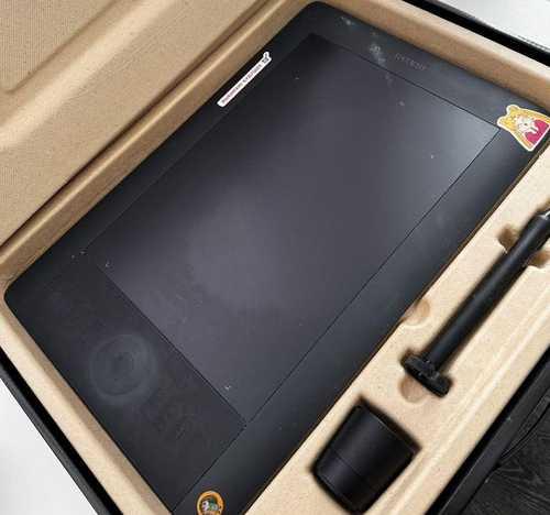 Графический планшет Wacom intous 5 touch (medium)