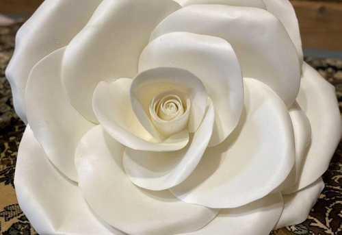 Цветок из фоамирана белый