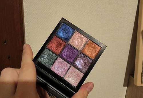 Палетка теней huda beauty