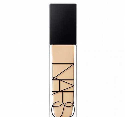 Nars Стойкий тональный крем deauville