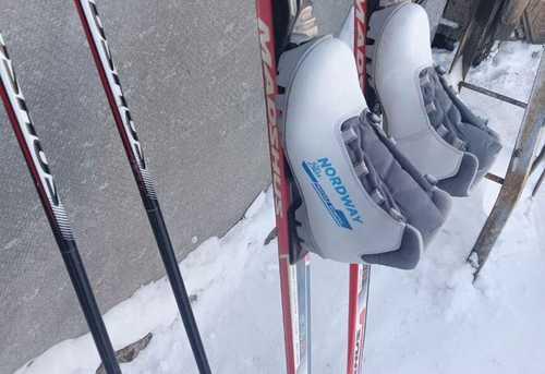 Лыжи с палками и ботинками 34 размер