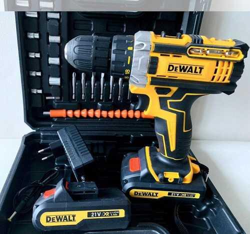 Шуруповерт Dewalt с набором бит 21V