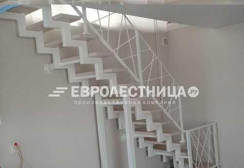Лестница в дом на металлическом каркасе