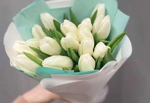 Букет из 17 белых тюльпанов