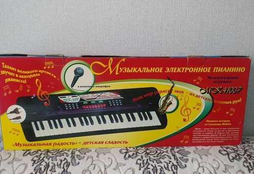 Музыкальный электронный синтезатор